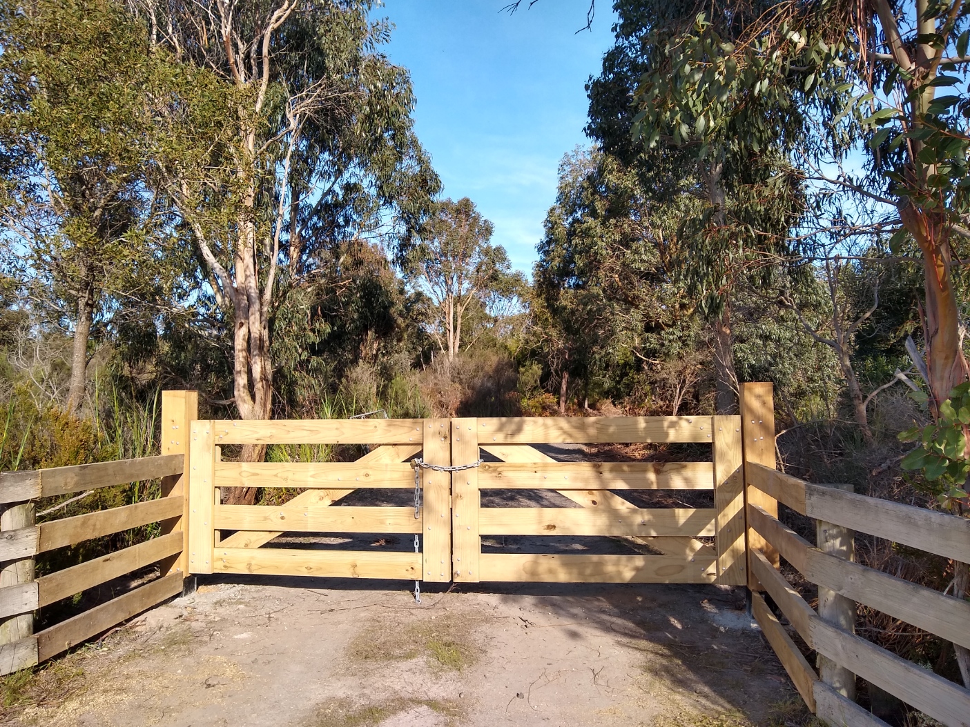 The new gate – Off Grid Living – Building the Dream